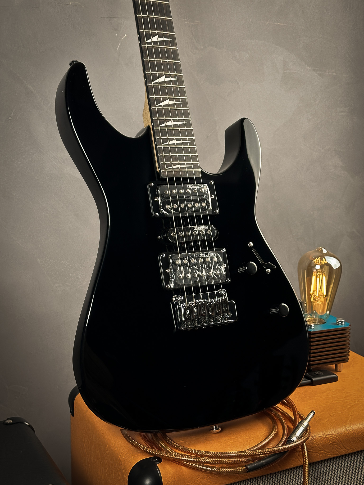 GUITARRA ESP LTD MT-130 LXMT130BLK - BLACK - Crunch Music