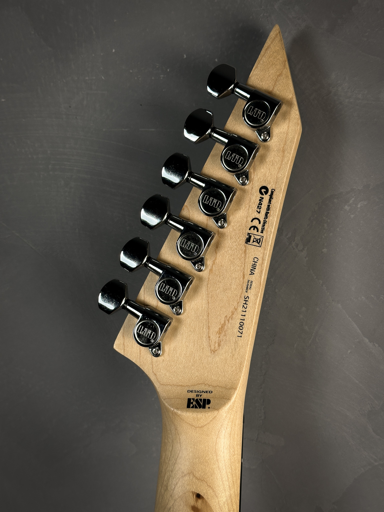 GUITARRA ESP LTD MT-130 LXMT130BLK - BLACK - Crunch Music