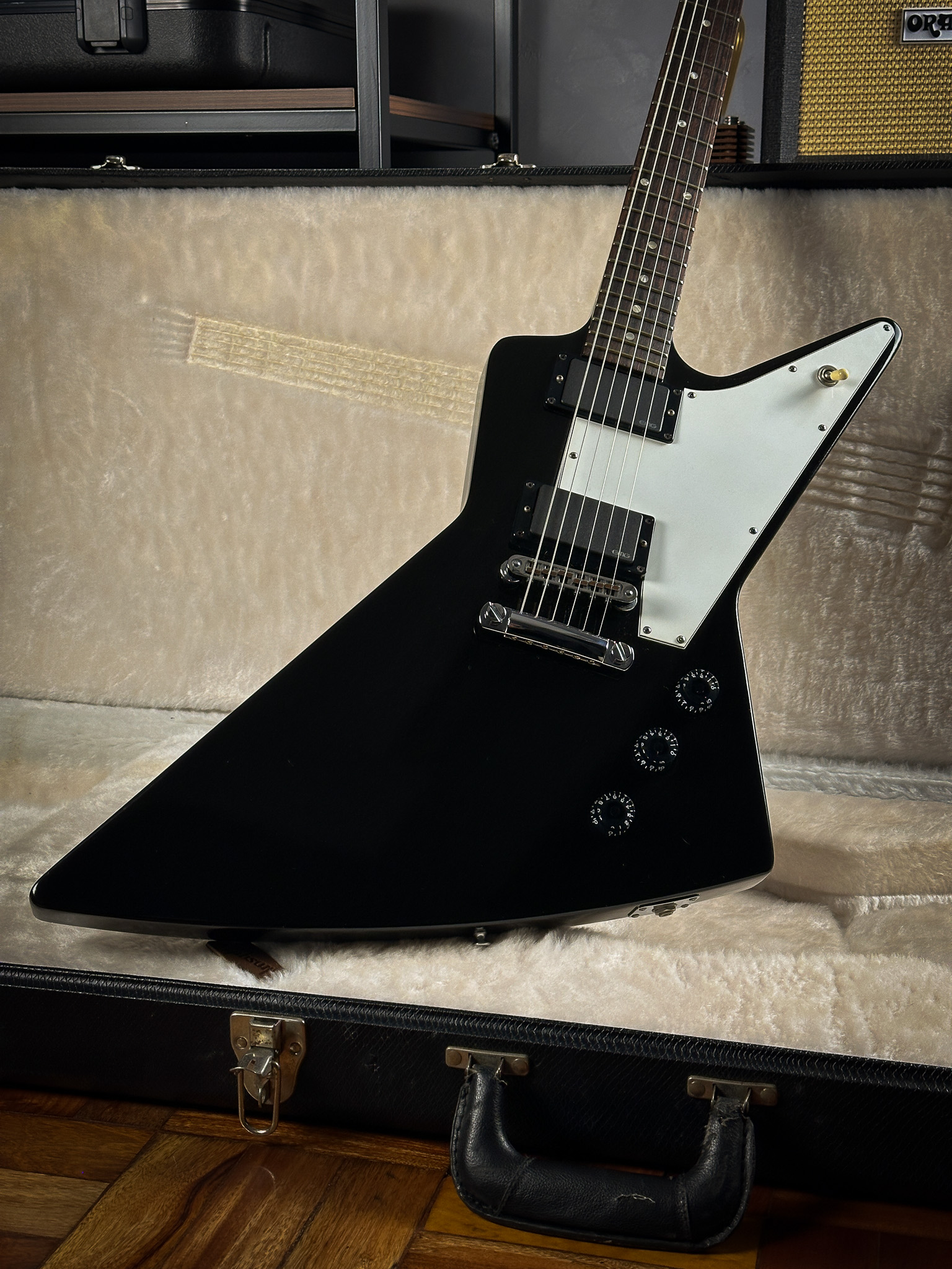 Guitarra Gibson Explorer Black - 2010 - Captadores EMG 81/85 - Crunch Music