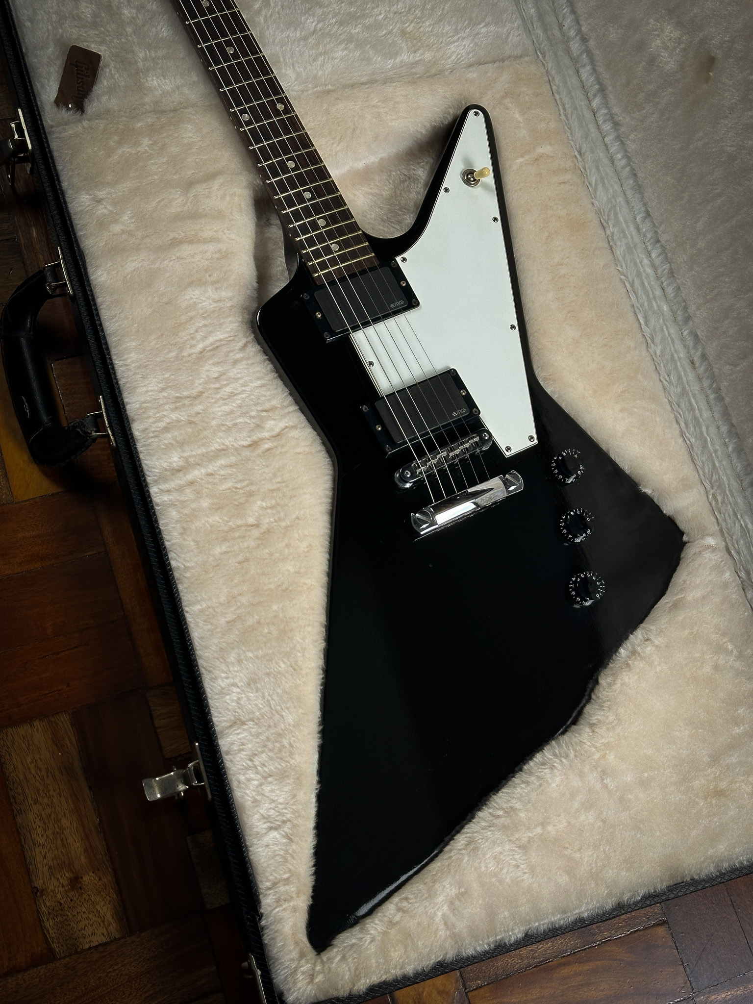 Guitarra Gibson Explorer Black - 2010 - Captadores EMG 81/85 - Crunch Music