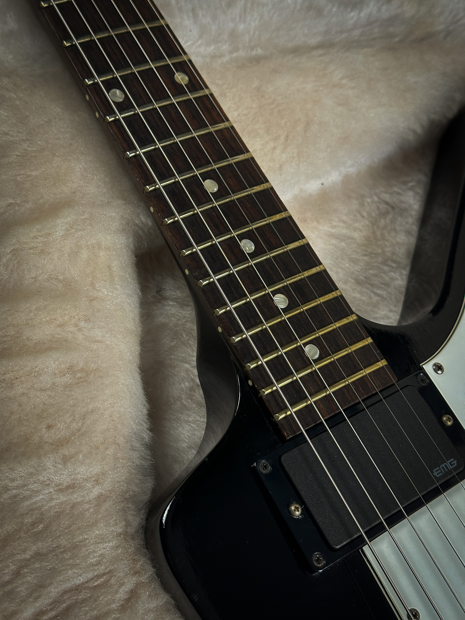 Guitarra Gibson Explorer Black - 2010 - Captadores EMG 81/85 - Crunch Music