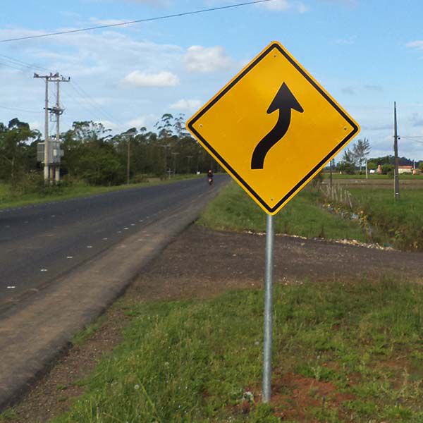 Placa Curva acentuada em "S" à direita A-4b - Loja Viária - Produtos ...