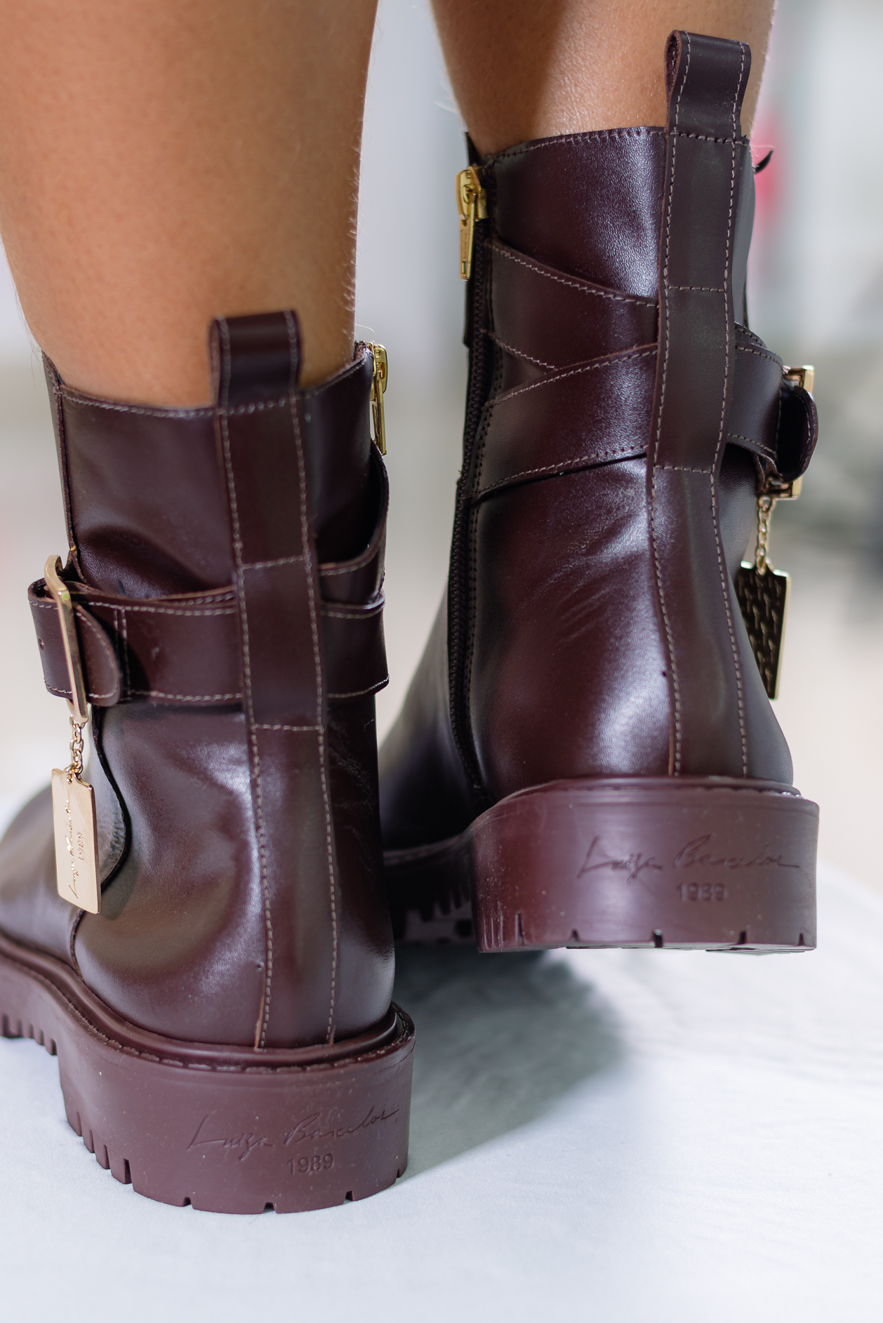 BOTA VENETO FIVELA - Su By Multimarcas