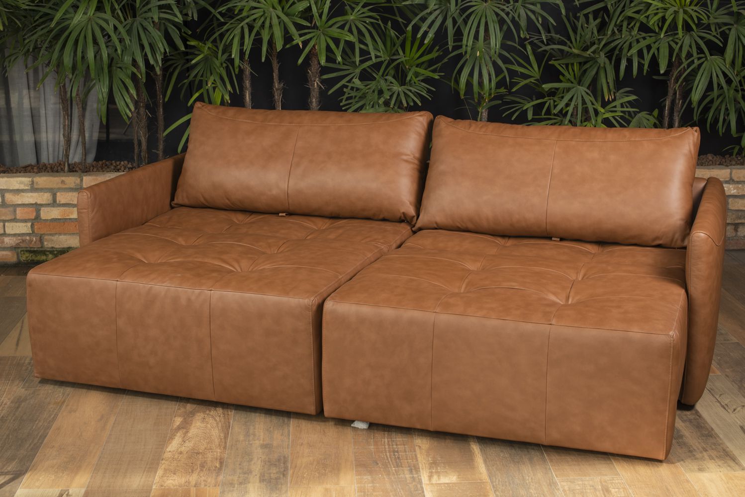 Sofá Sebastian Couro Legítimo Amarula - Vale Ambientes Personalizados