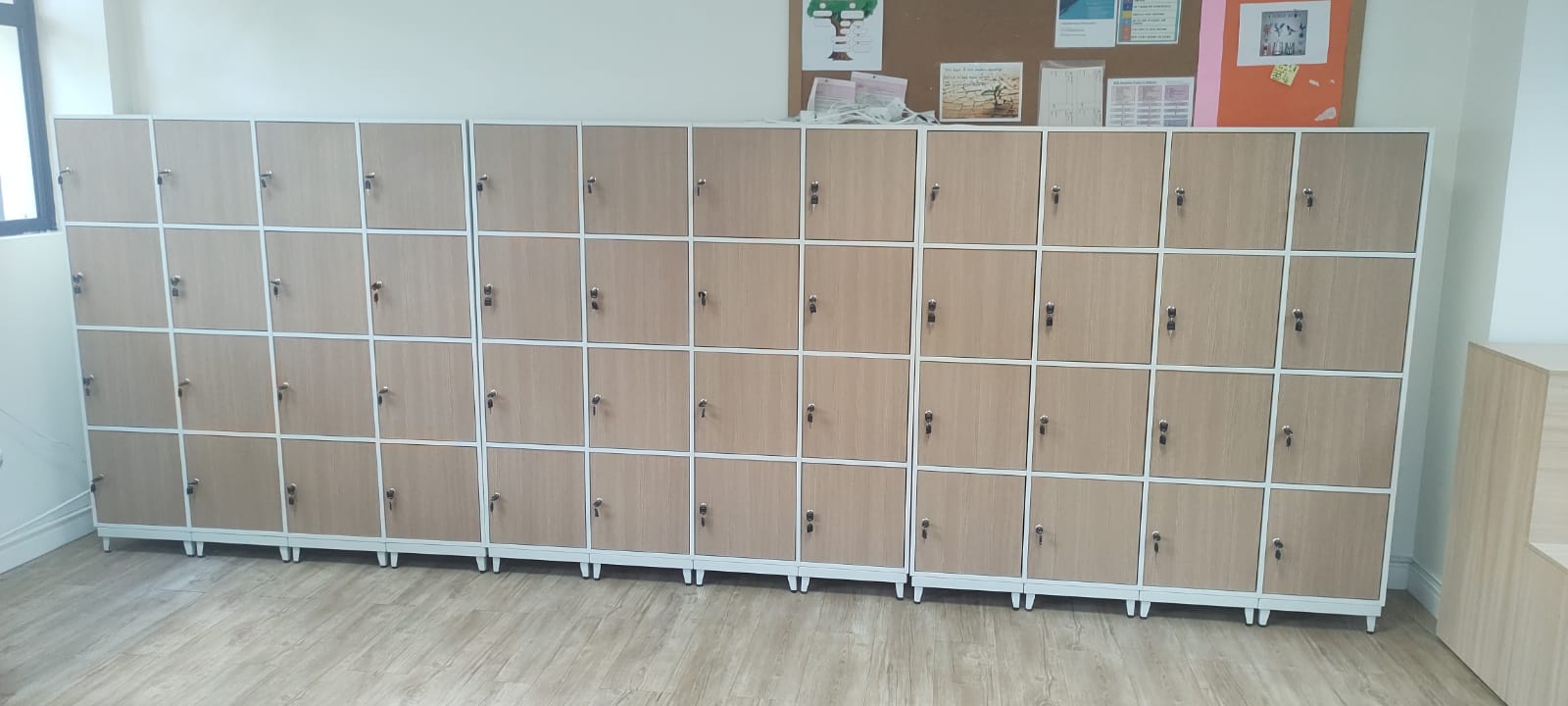 Armário Locker modular madeira - Móveis corporativos