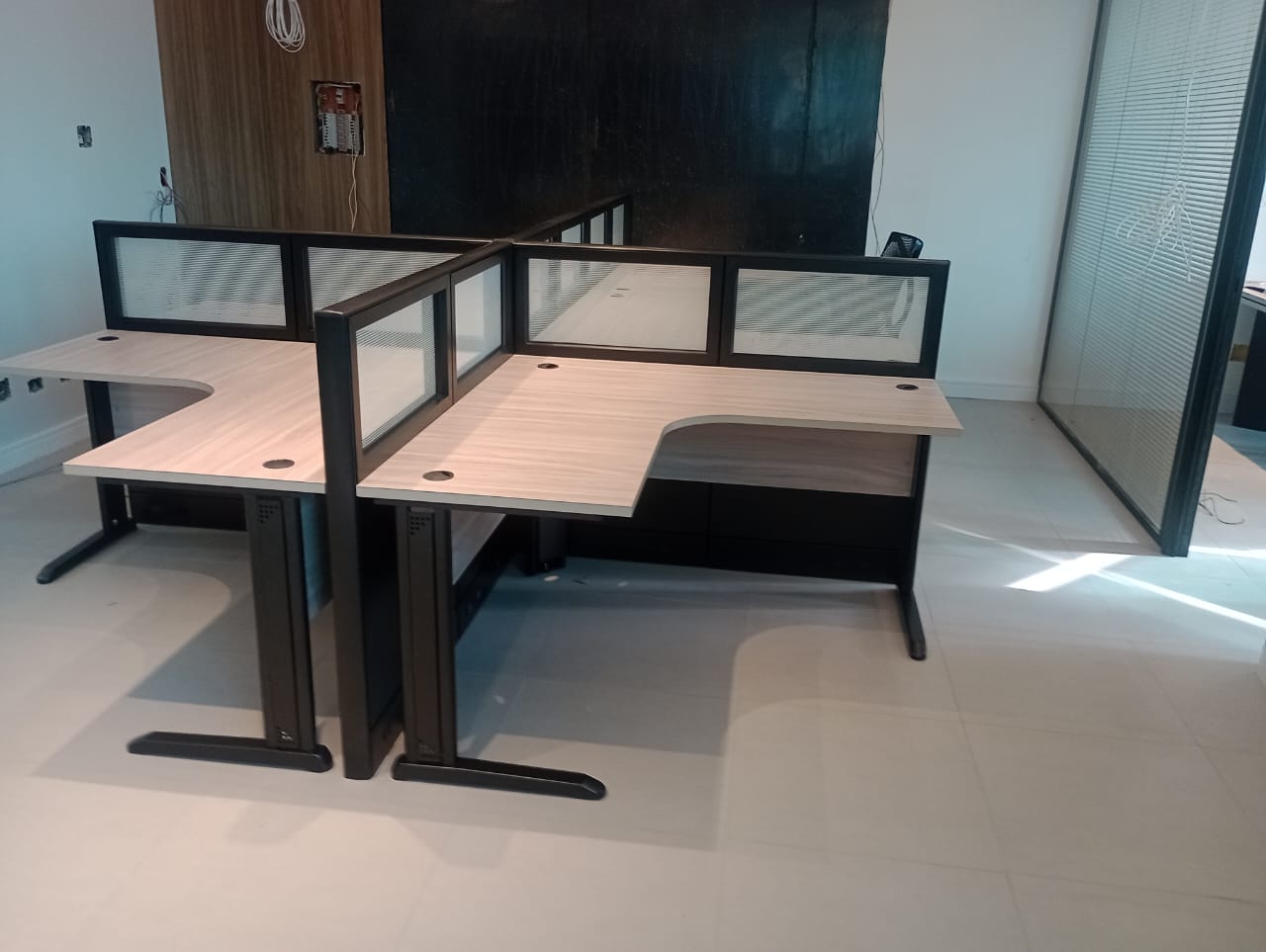 Estação Modular Linha Quadratto + Mesa em L Formato Delta - Móveis ...
