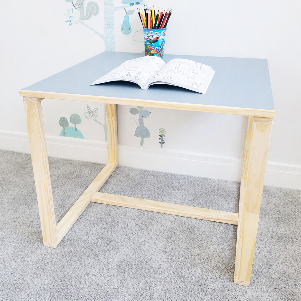 Mesa Infantil Bobi - 2 a 8 anos - Madeira Prime - Decore e Organize