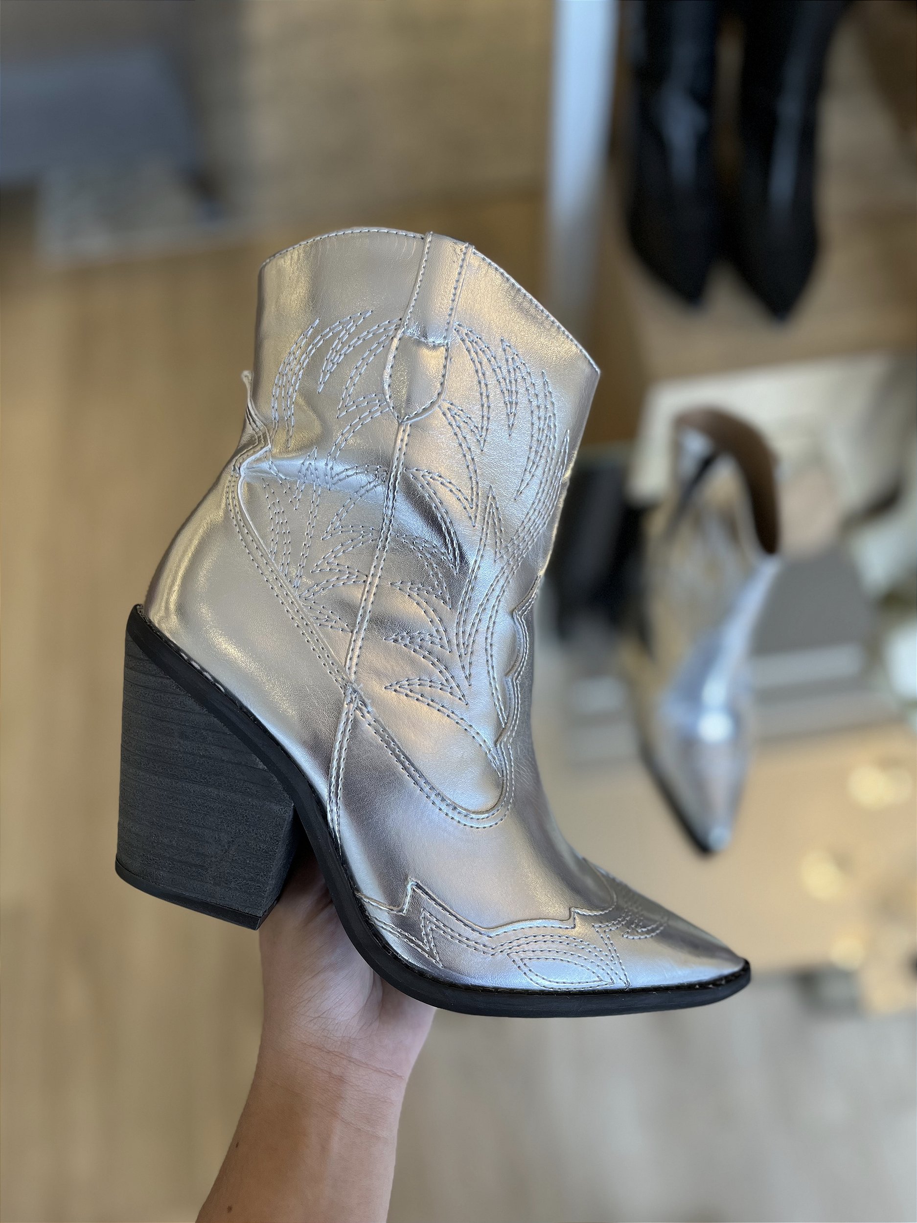 Bota Western Prata Suelin - Evidence Acessórios