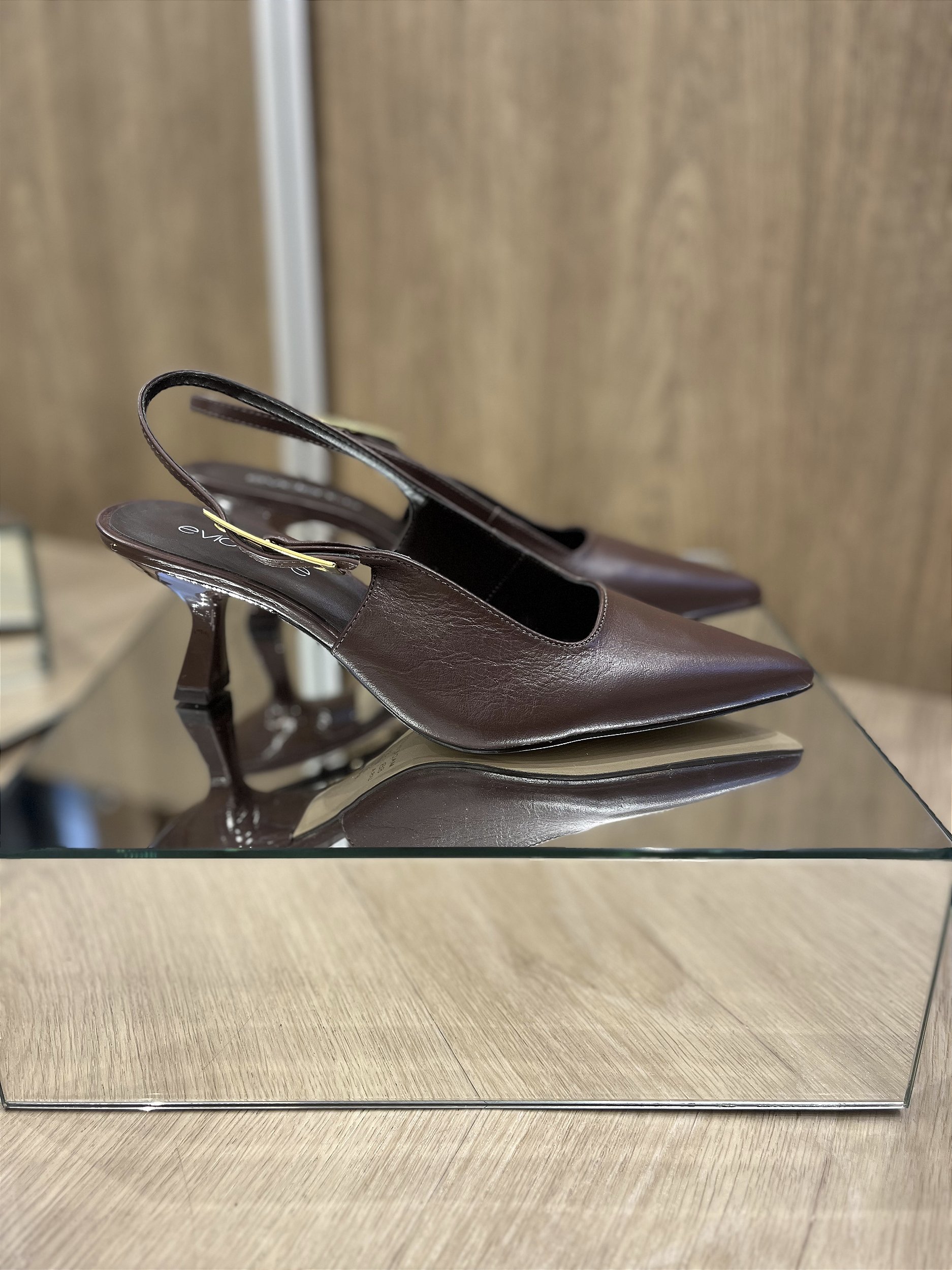 Scarpin Slingback Couro Marrom 7cm Cássia - Evidence Acessórios