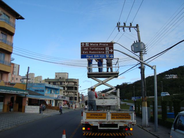 SEMI-PORTICO OCTOGONAL CÔNICO ENRIJECIDO TIPO I - Onix Estruturas