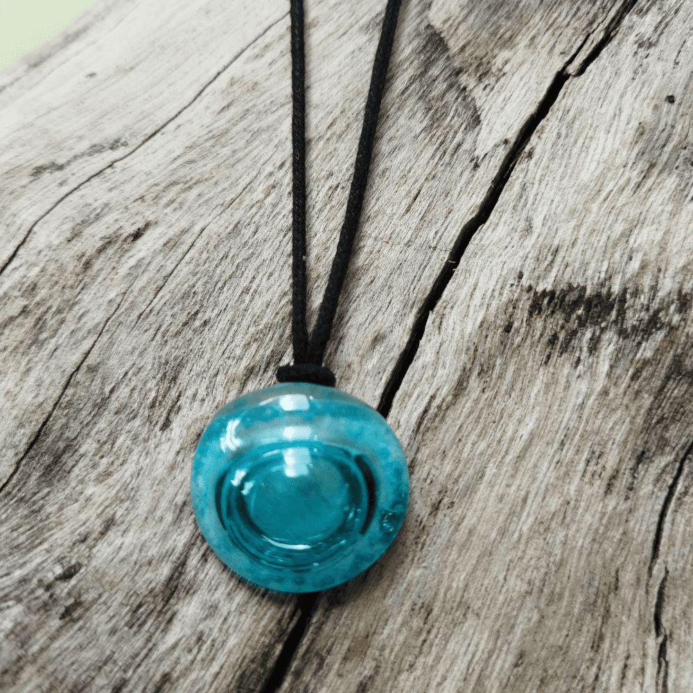 Colar Difusor Aromático Artesanal de Vidro 25mm - Praia - Aroma e Terapias