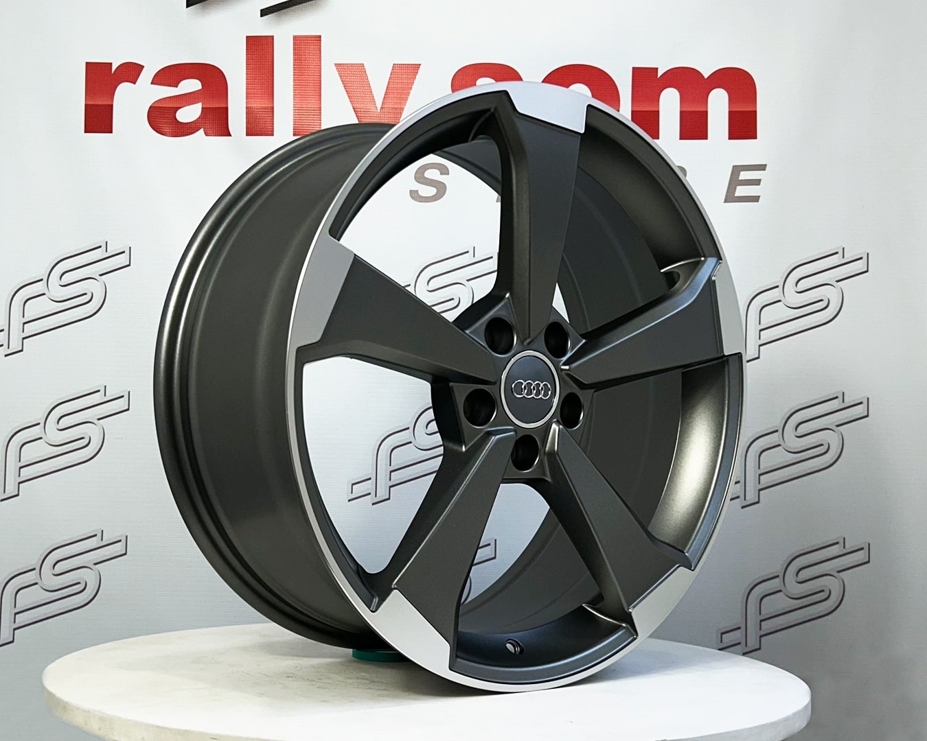 Jogo de Roda Audi Rs3 Grafite Semi-Brilho Borda Diamantada 5x112 - 19x8 ...