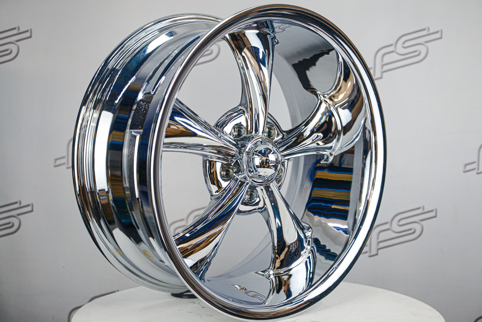 Jogo de rodas Ridler 695 Cromada Aro 18 / Talas 8 e 9,5 / Furação 5x114 ...