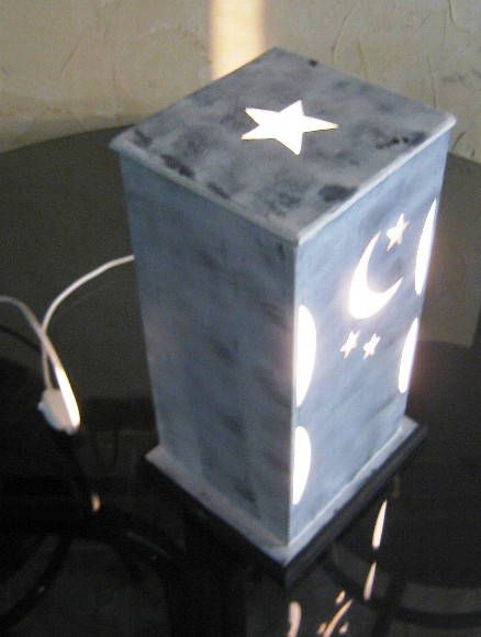 Abajur infantil lua e estrela de madeira - Roseli Art Luz