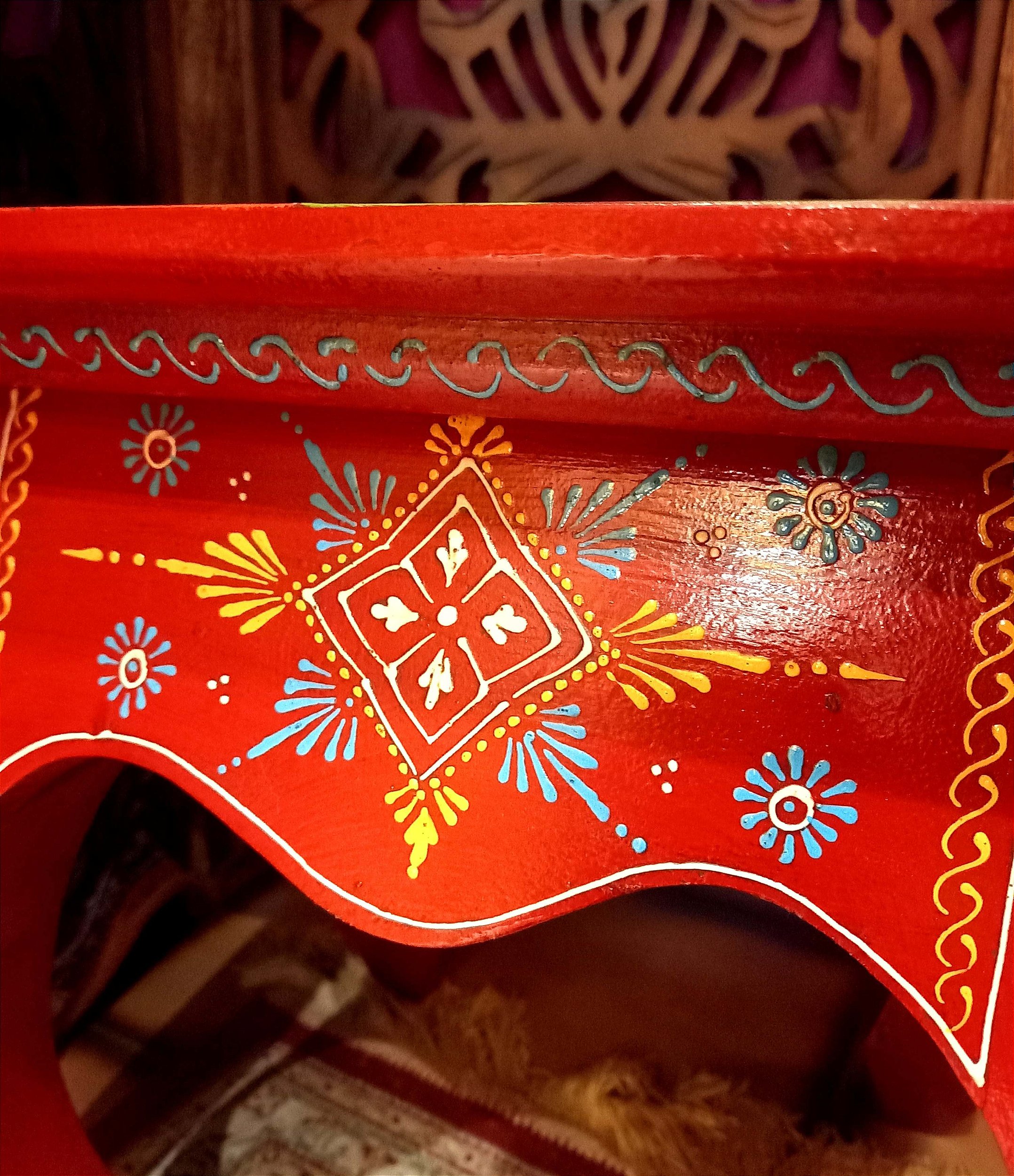 MESA DECORADA A MÃO INDIA - Arati