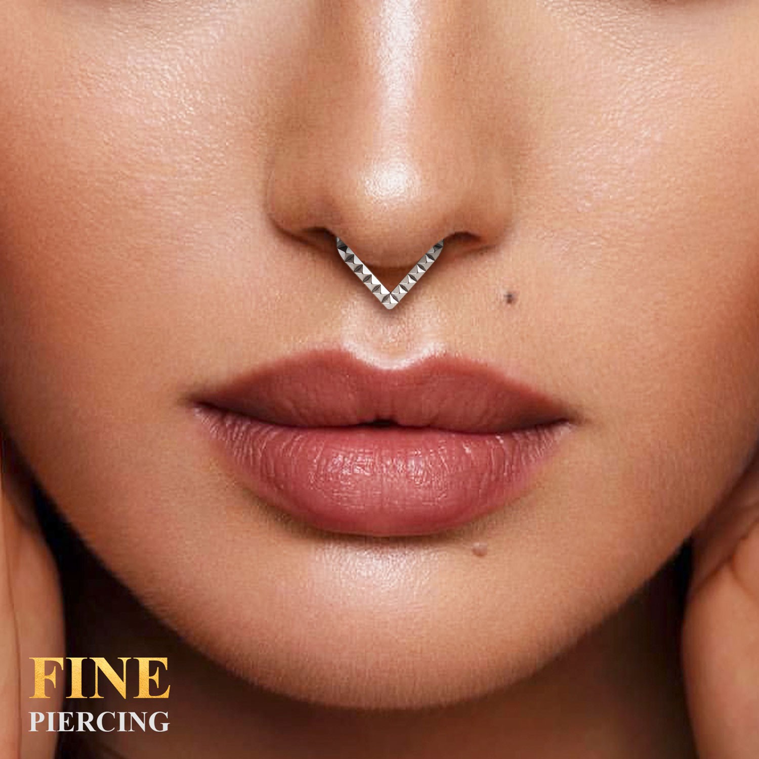 Piercing Argola V de Titânio para Septo ou Daith de Orelha - Fine Piercing