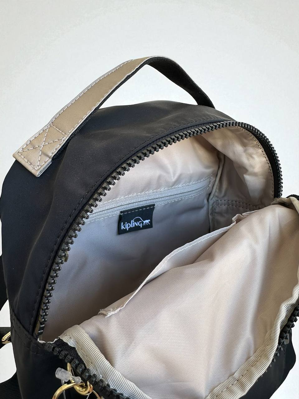 Mochila Mini Tuley, Preta com Detalhes Dourados, Kipling - MAGAM