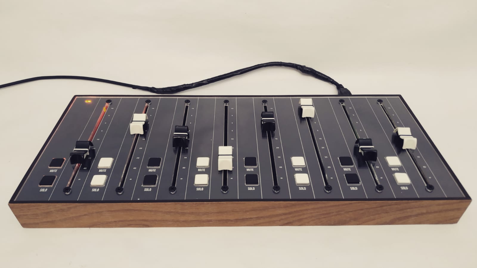 controlador MIDI com faders 100mm - CM-MIDI CONTROLLERS