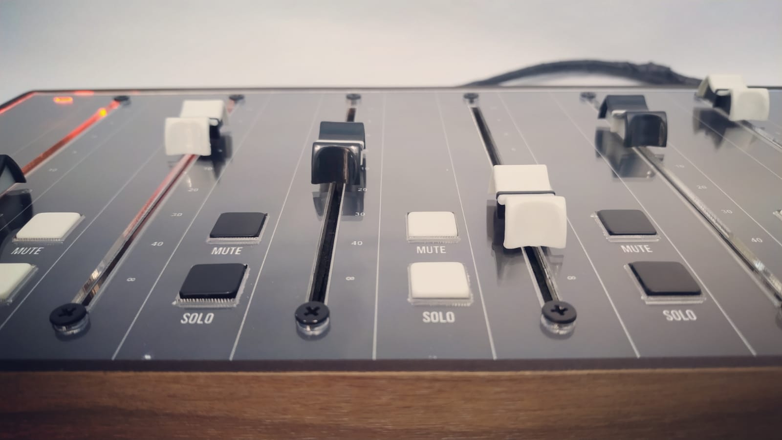 controlador MIDI com faders 100mm - CM-MIDI CONTROLLERS