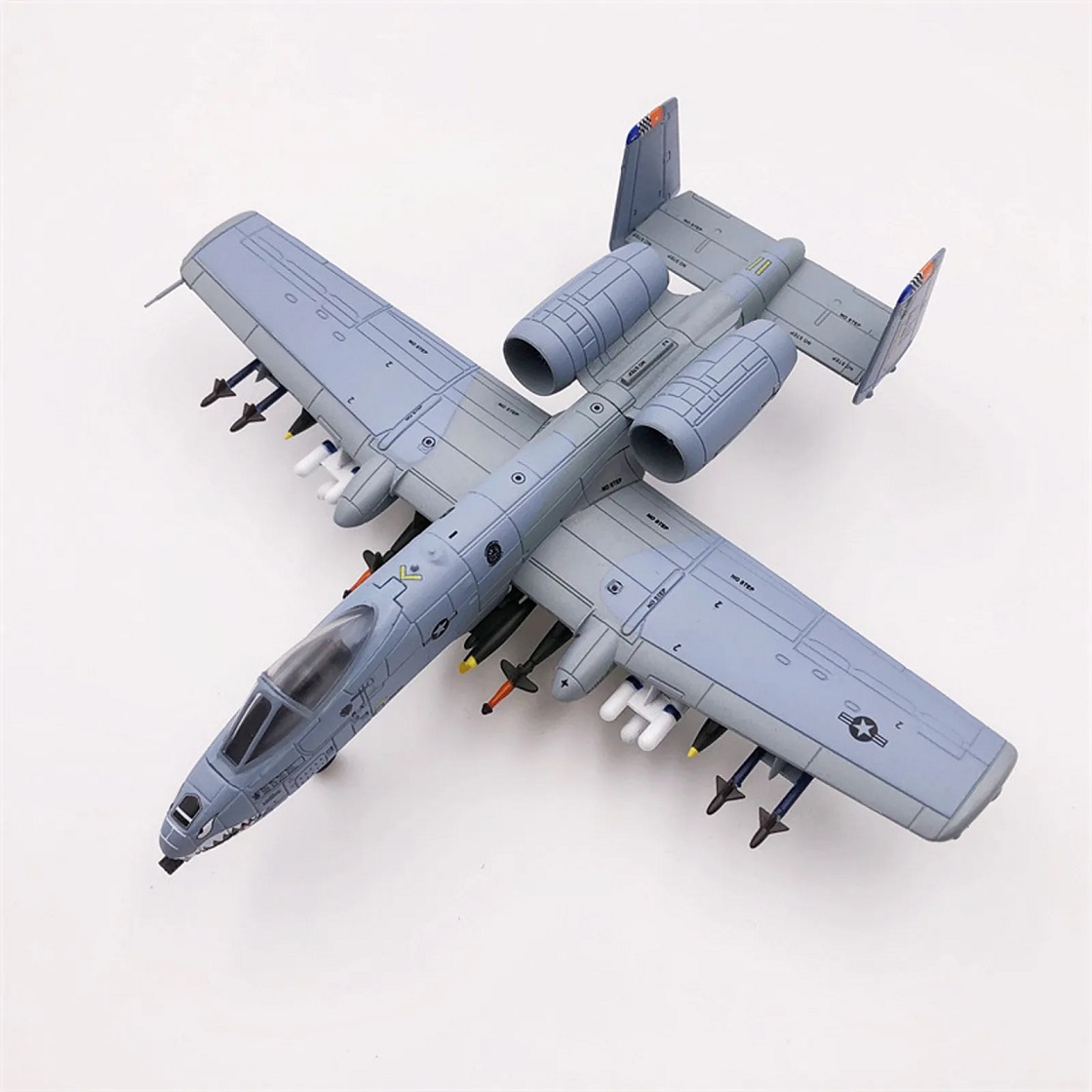 A-10 THUNDERBOLT II - Com ALTA CARGA de combate! - 1:100 - Loja Águias ...