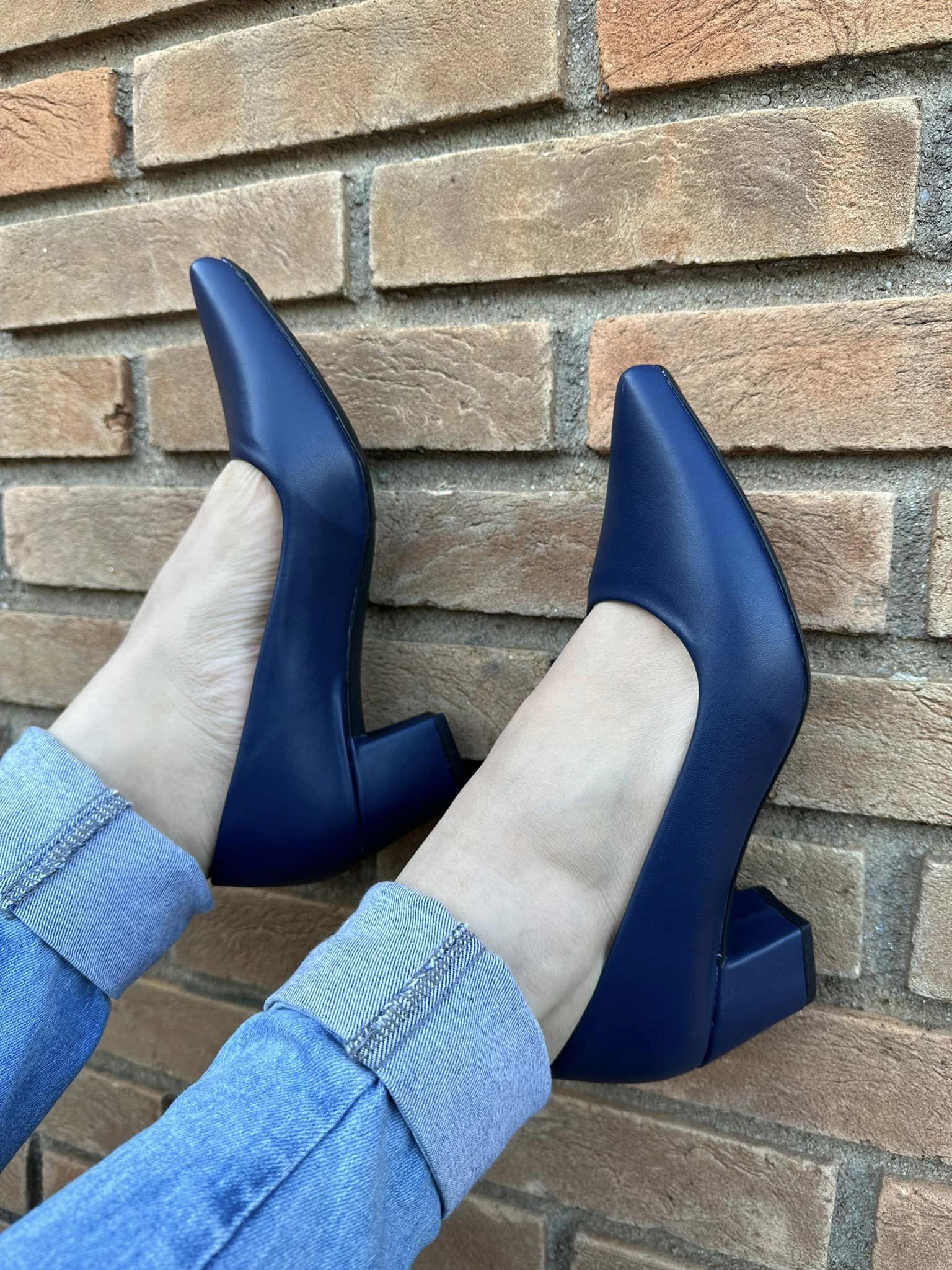 Sapato Scarpin Liso Azul Marinho Salto Baixo - omundodassapatilhas.com.br