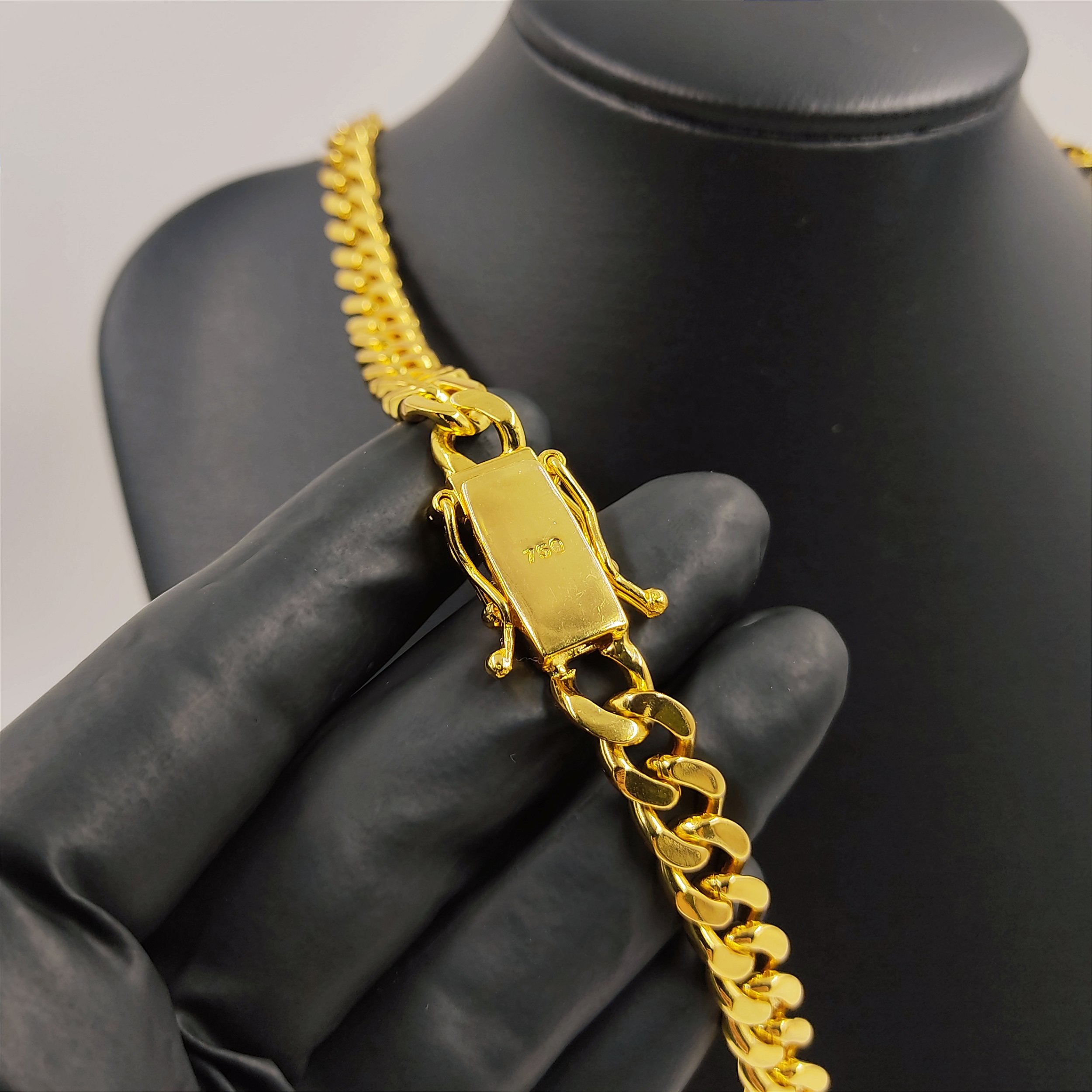 CORDÃO GRUMMET PITBULL 10MM FECHO DUPLO 750 BANHADA A OURO 18K - Le Griffes