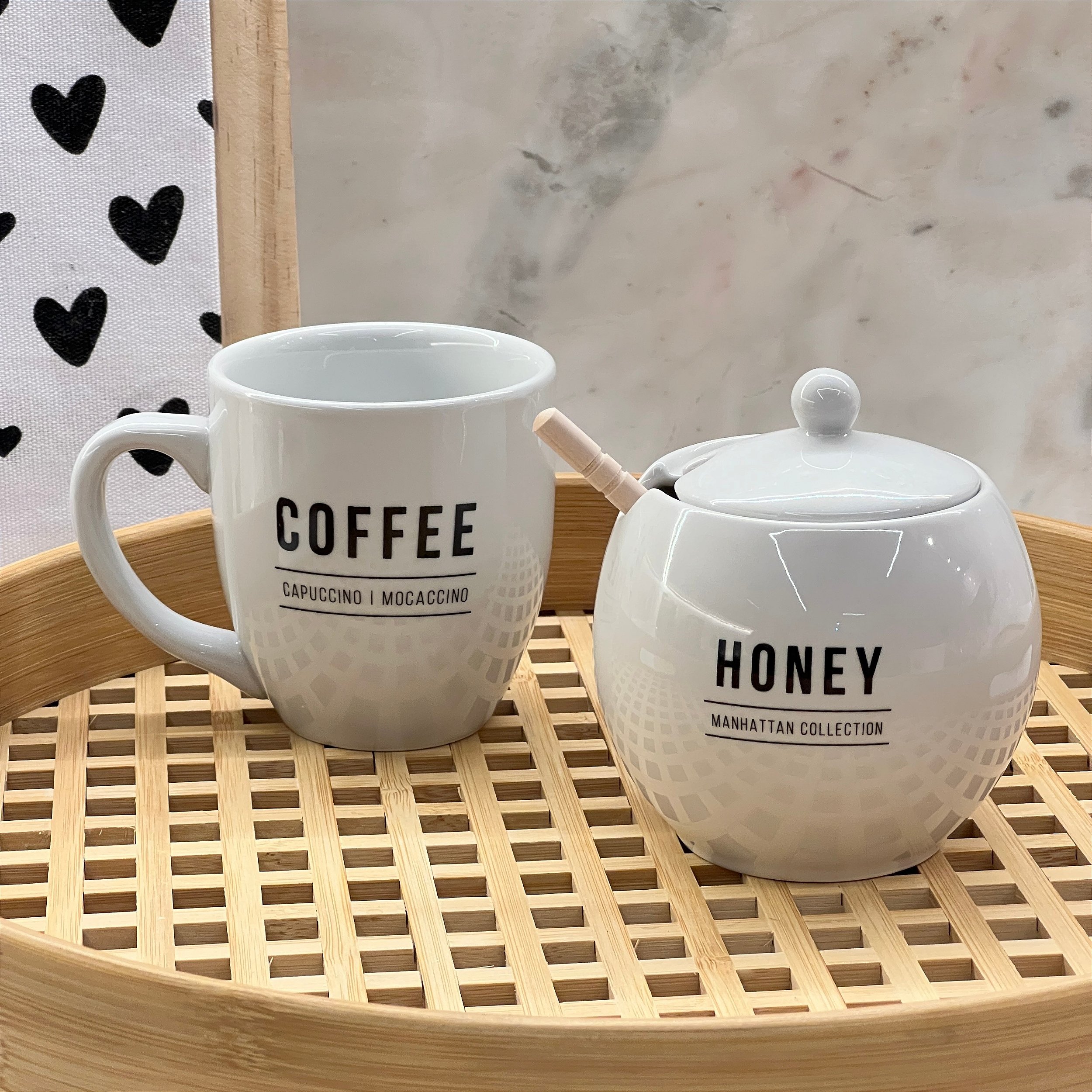 CANECA HATTAN BRANCA SCRIPT PRETO 300ML - A loja física Amor de Casa & Cozinha foi criada em ...