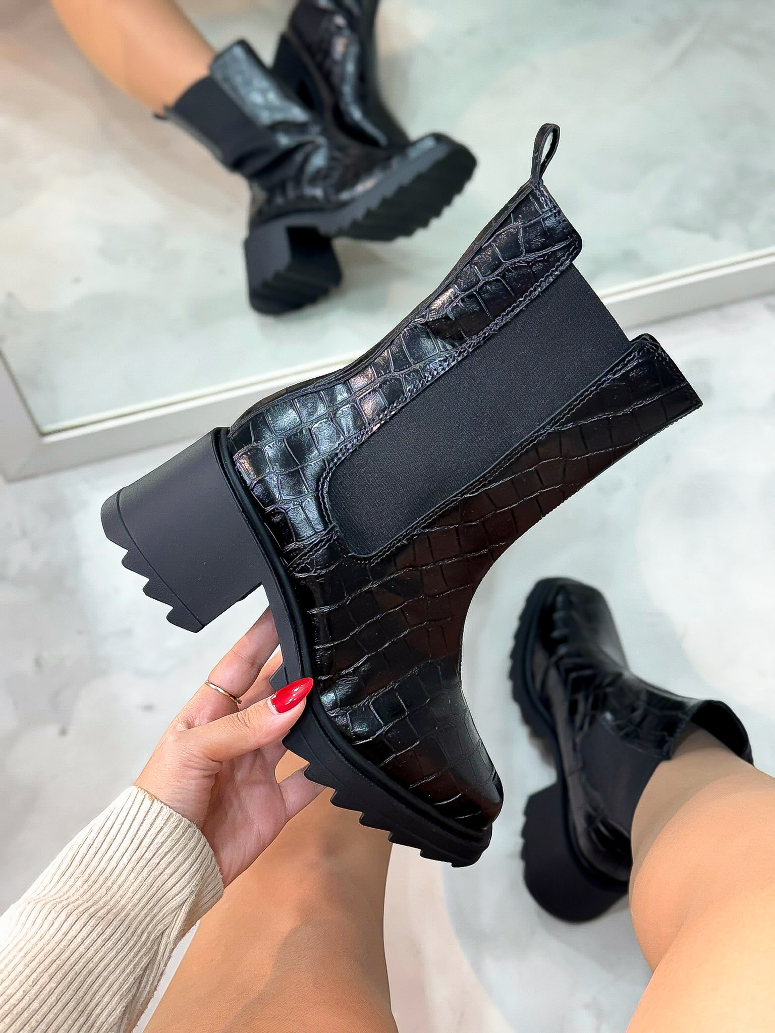 Bota Feminina Malu Chelsea Preta Croco - Cadência Feminina Shoes