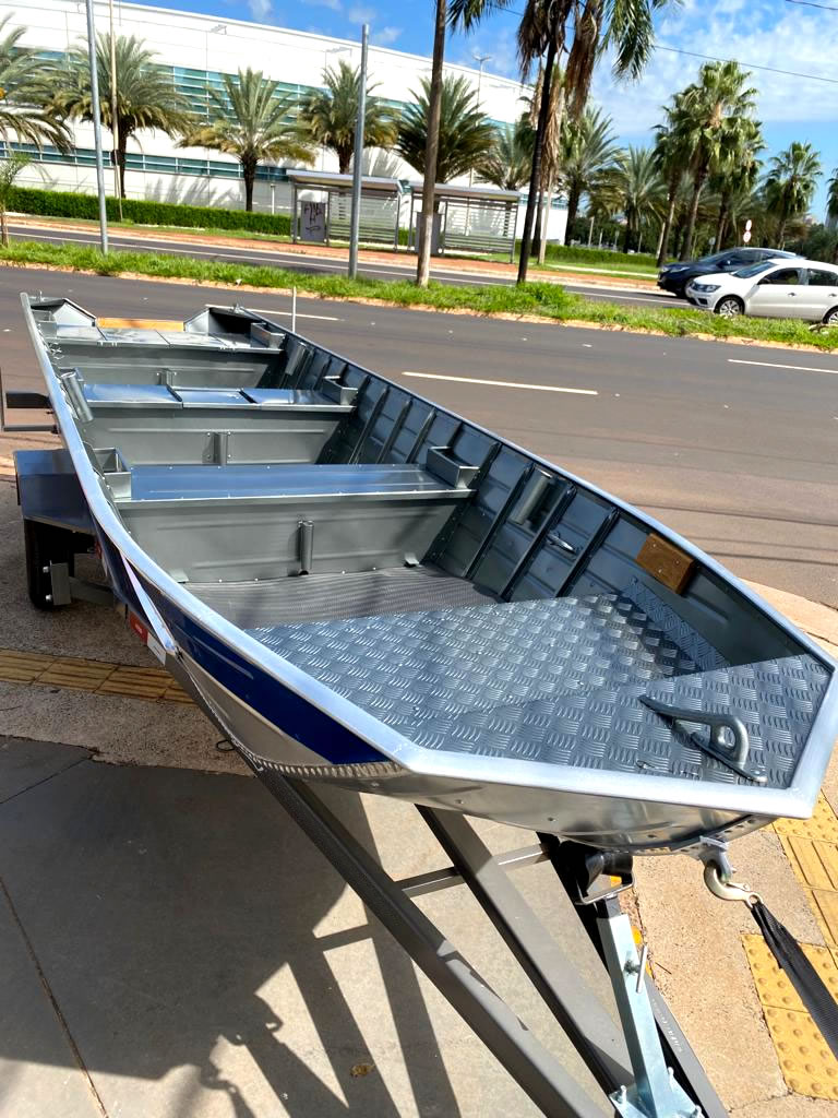 Barco de alumínio Martinelli Tornado 550 Semi chato plataformado ...