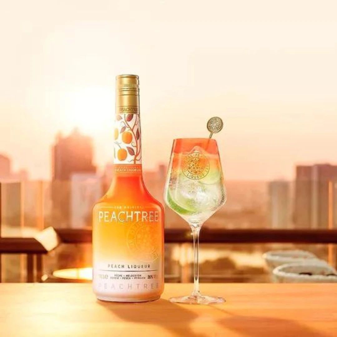 Kit Licor Fino De Pêssego Peachtree Garrafa 700ml + Taça - Bebida In Box