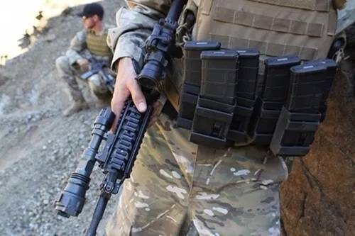 Porta Mag 556(m4) Rígido Duplo Modular - PRETO - BRAVUS AIRSOFT - A ...