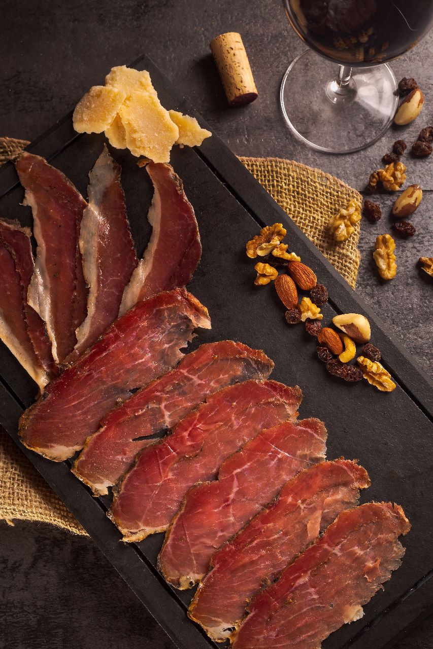 Presunto Cru tipo Speck Maturado e fatiado - Produto Artesanal Premium ...