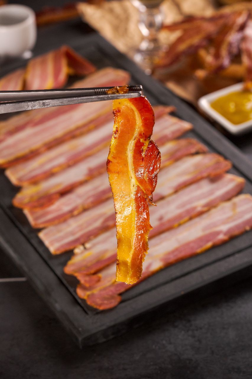 Bacon Premium Defumado fatiado - Produto Artesanal - Coldsmoke ...