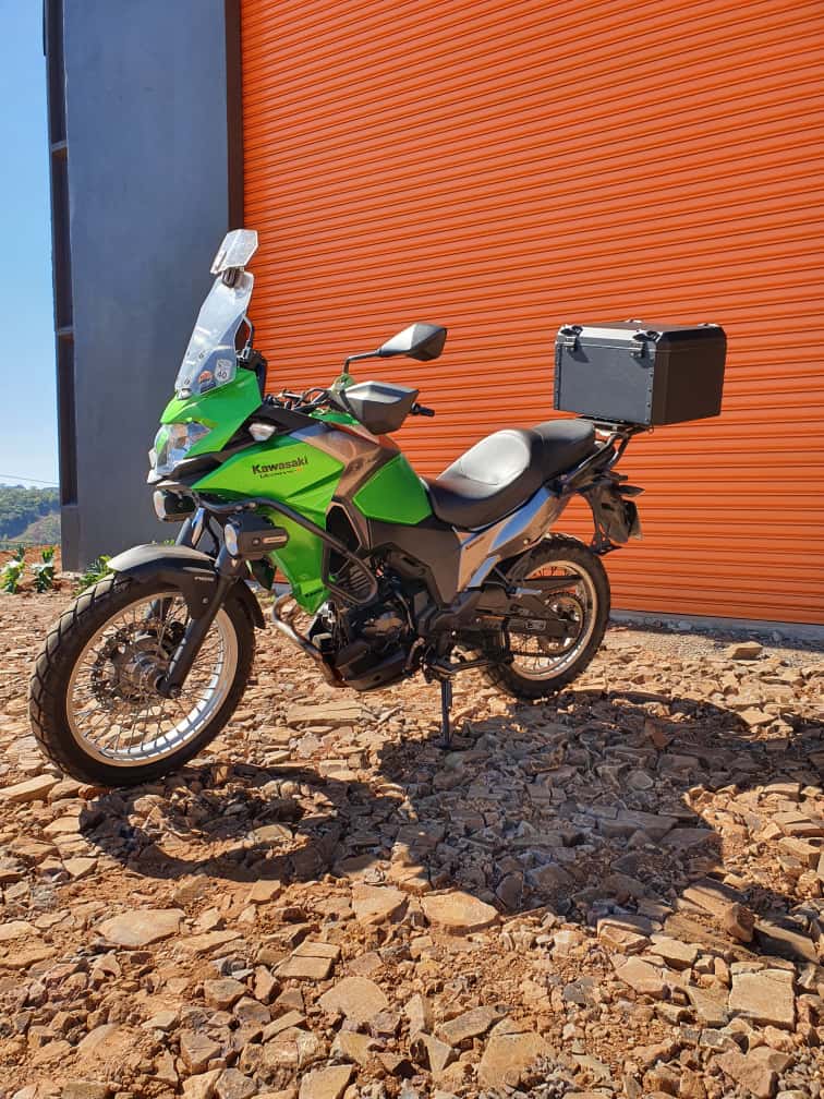 BAÚ TOP CASE LIVI EM ALUMÍNIO KAWASAKI VERSYS X 300 - Livi Motoparts