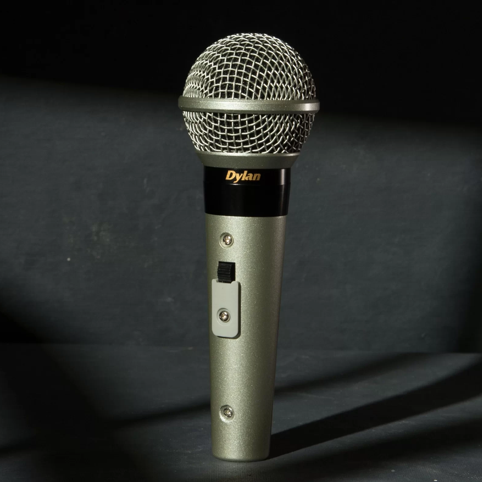 Microfone Dylan DLS-8 Cardióide Profissional com Cabo + case - Loja de ...