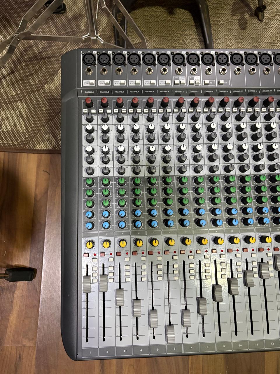 Mesa De Som Soundcraft Signature 22 Multi-Track - Mostruário Nova ...