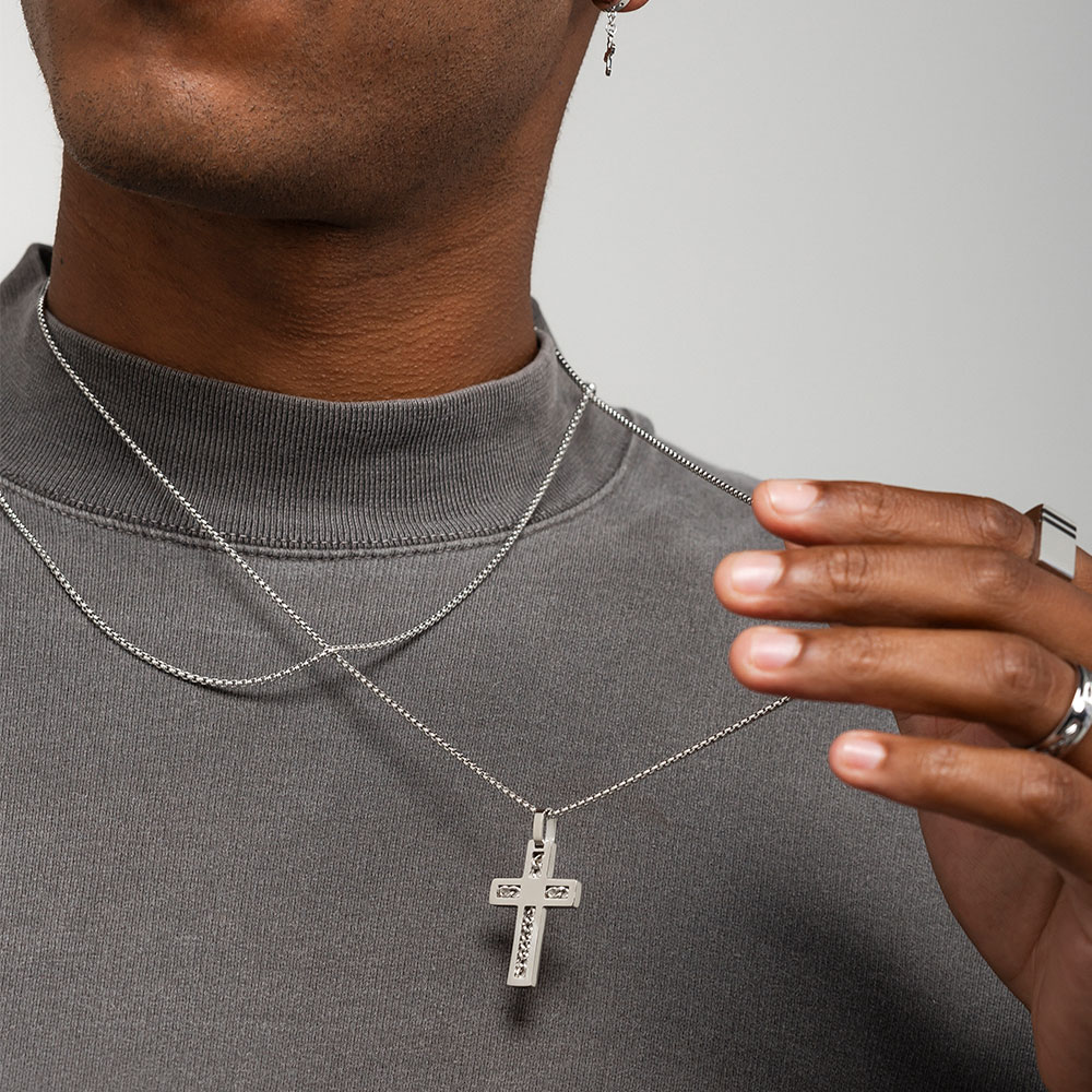 Compre Colar Masculino Cruz em Aço Inoxidável Prata | VQ For Men - Loja ...