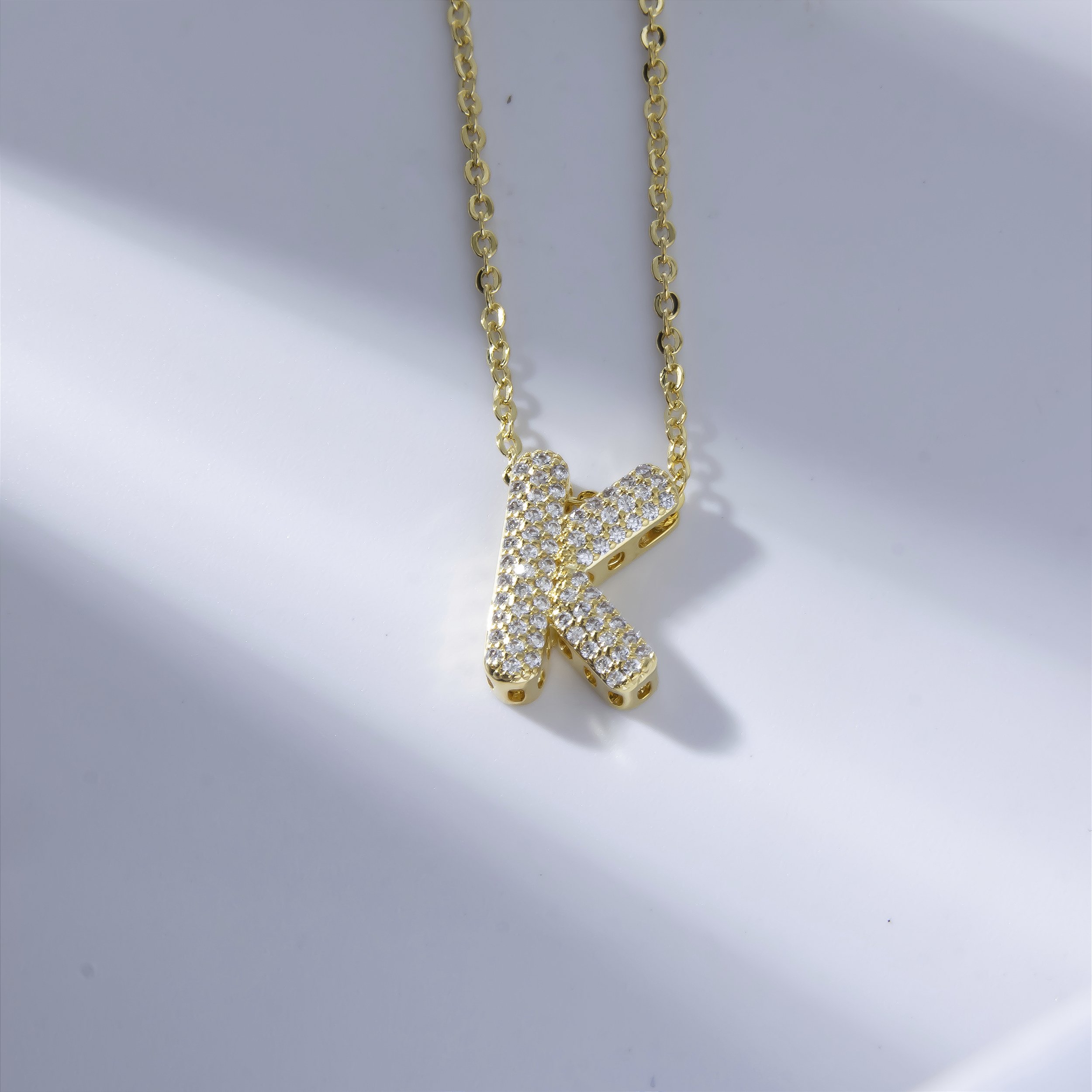 Colar Letra Inicial Bubble Zircônias Banho de Ouro 18k - Loja - Veri