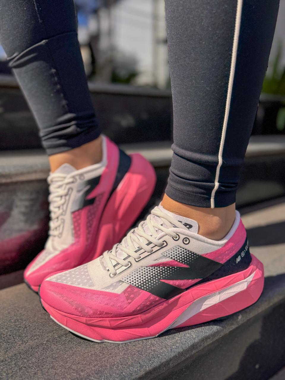 Tênis NB V4 Pink - Laura's Boutique - Sapatos Exclusivos