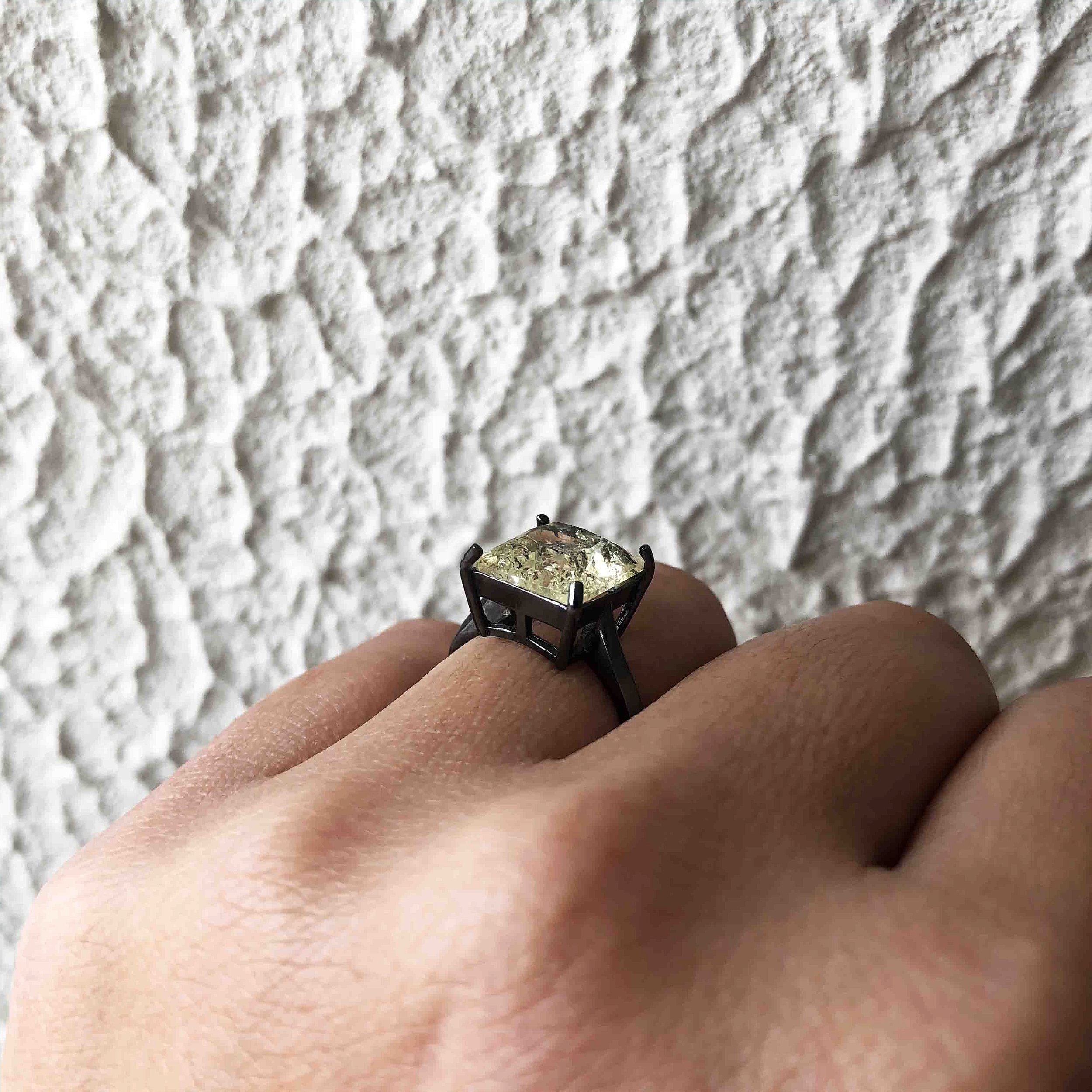 Anel solitário quadrado Yellow Fancy em ródio negro - Vivan semijoias e ...