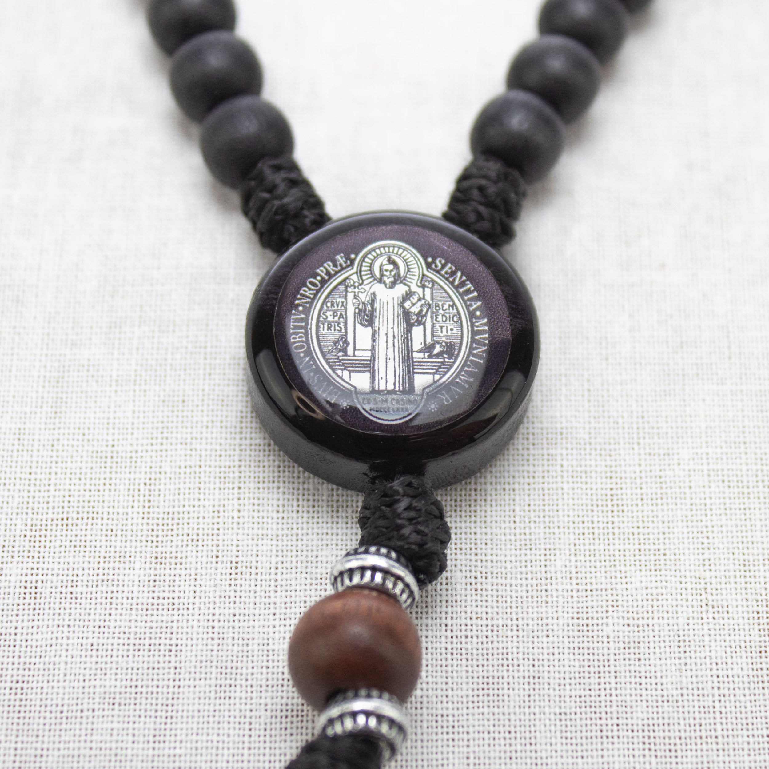 Terço São Bento Madeira 10mm - Amém decoração religiosa