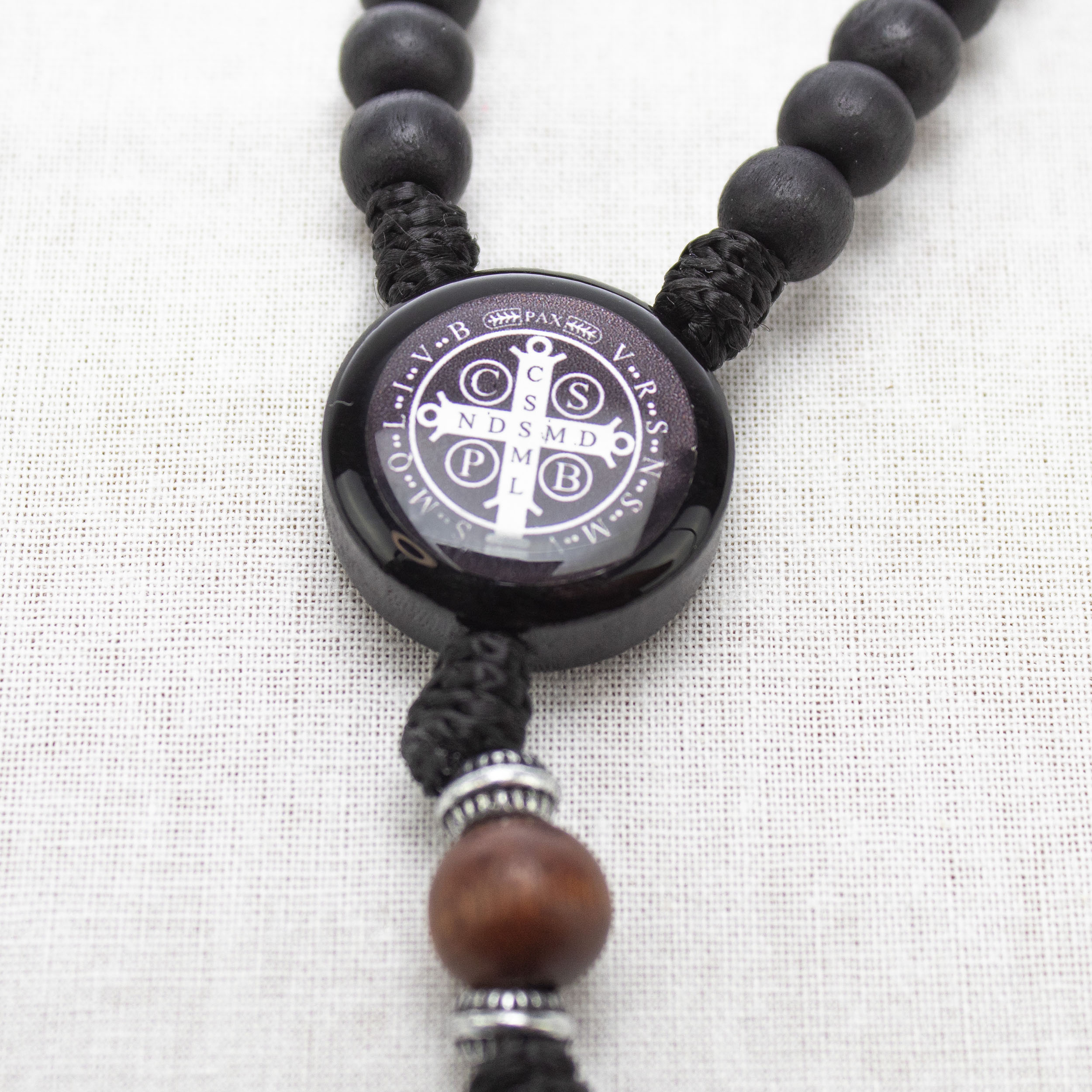 Terço São Bento Madeira 10mm - Amém decoração religiosa