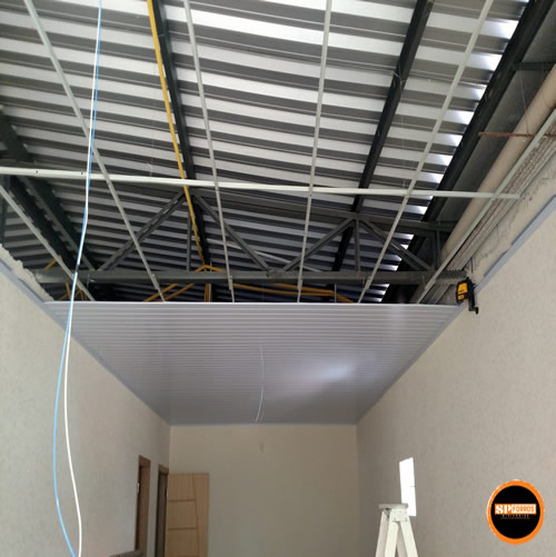 Forro de PVC Branco Gelo 8mm x 20cm x 6.00m madex-R$27,90 o m2 - Forro ...