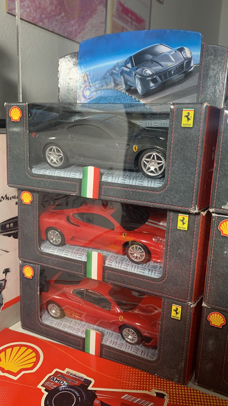 Coleção Ferrari Posto Shell - 2006 - 1/38 + cartela de adesivos Shell ...