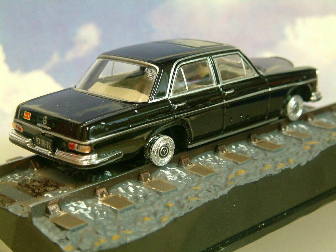 Miniatura 007 James Bond Cars Mercedes Benz 250se Ed 23 - Minicars Brasil