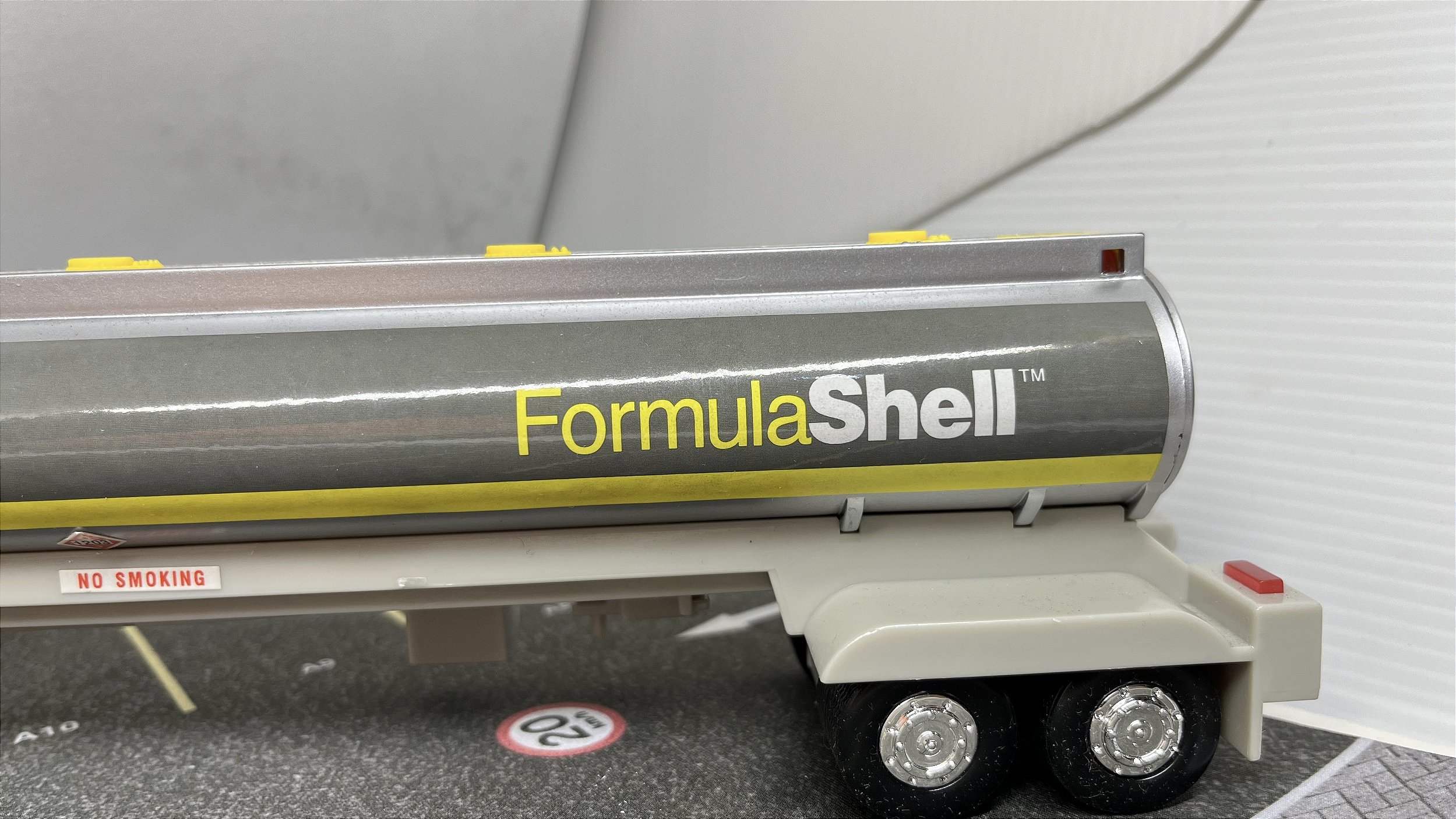 SILVERADO TOY TANKER TRUCK Shell - Raridade - Minicars Brasil