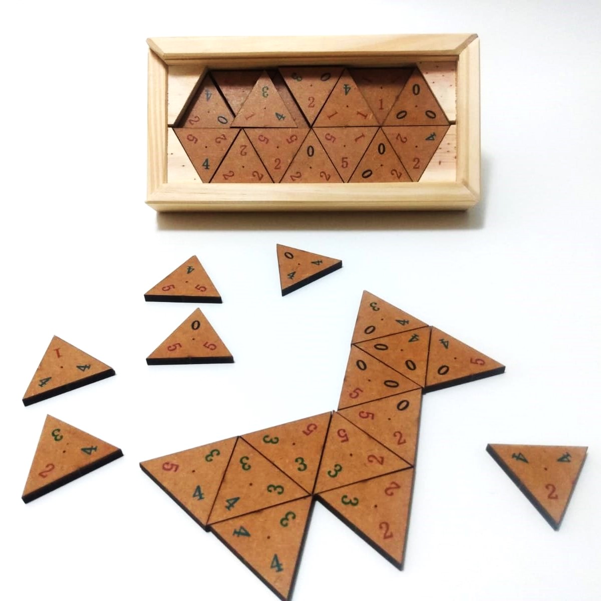 Dominó Triangular - JAC Oficina de Madeiras - JAC oficina de madeiras