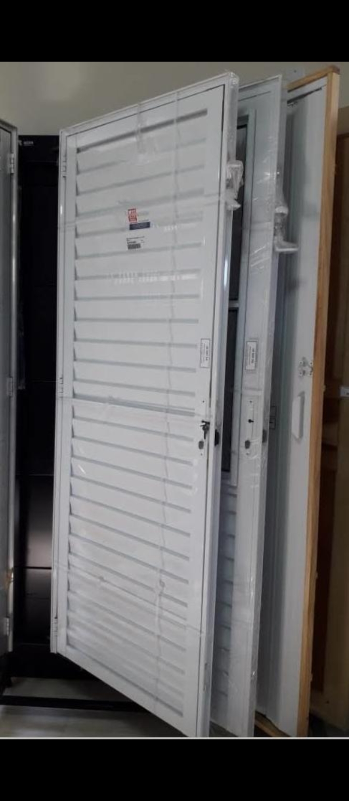 Porta Alumínio Veneziana Sob Medida - Recanto das Esquadrias