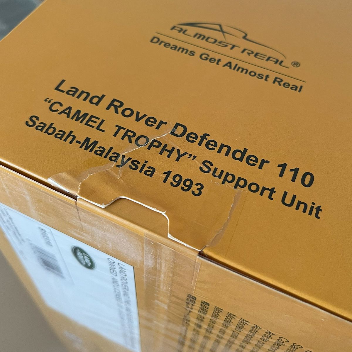 Miniatura 1:18 Almost Real - Land Rover Defender 110 Camel - Counting Minis