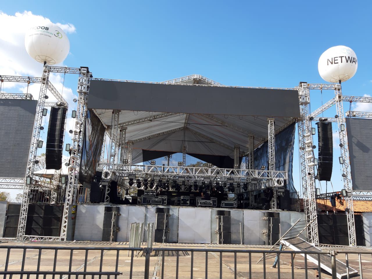 Caixa Line Array Taigar System NEO 210244 - LS AUDIO PRO Mesa de Som ...